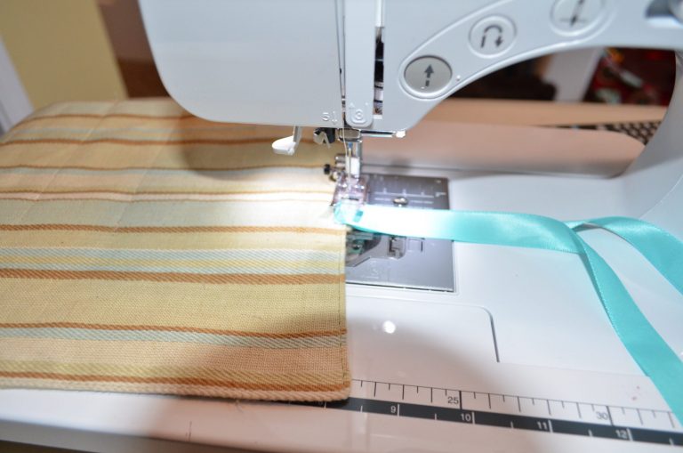 Tutorial: Placemat Storage Bag and Organizer » Dollar Store Crafts