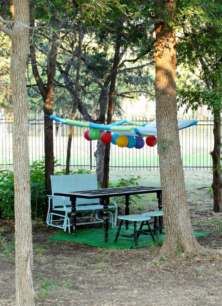 Tutorial: Make Your Own Party Canopy » Dollar Store Crafts
