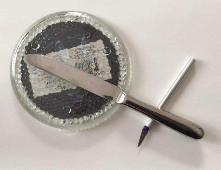 Tutorial: DIY Hand Mirror » Dollar Store Crafts